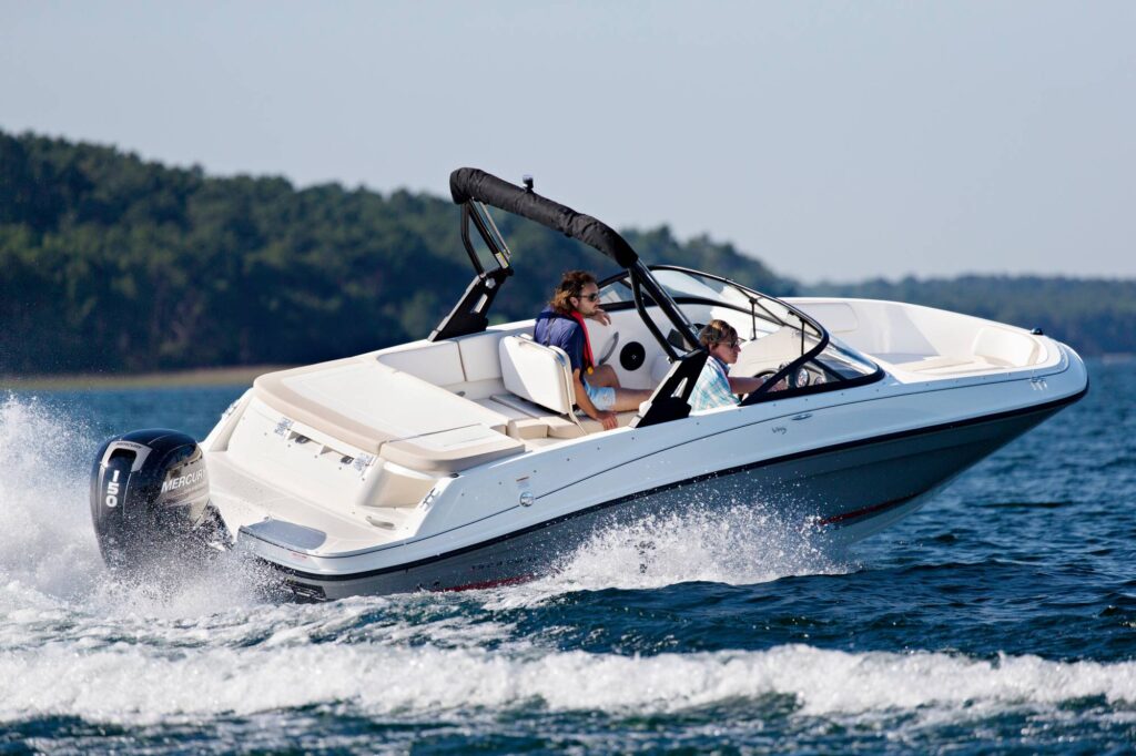 Bayliner VR5 OB - Huokea ja mukava perhevene - Kipparilehti.fi